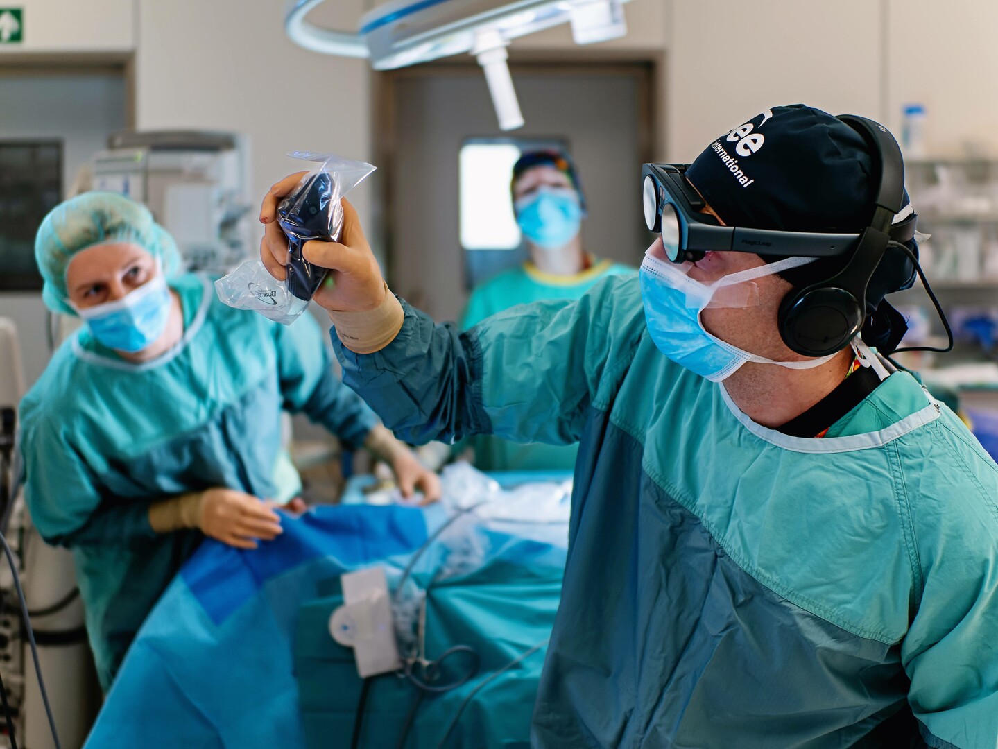 MEDICALHOLODECK: Revolutionizing Anatomy, Surgery & Medicine Through Virtual and Augmented ...